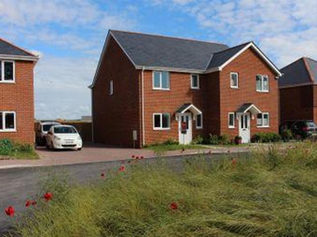 3 Bedrooms Semi detached house for sale in Mynarski Close, Salisbury SP4
