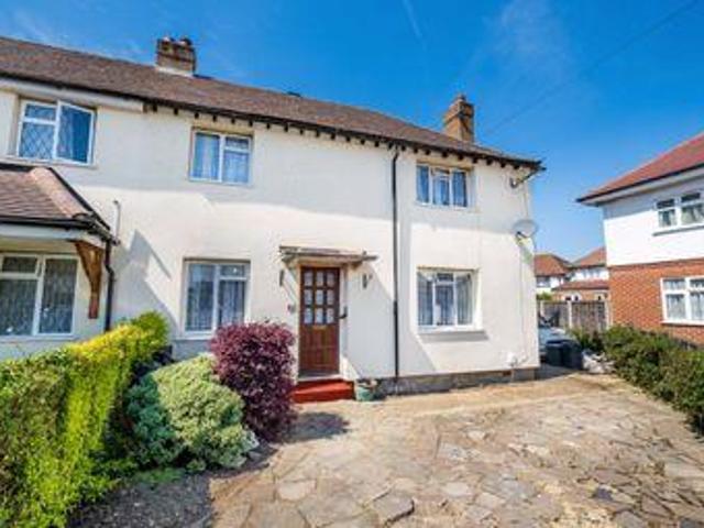 3 Bedrooms Semi detached house for sale in Myrtle Close, West Drayton, Middlesex UB7