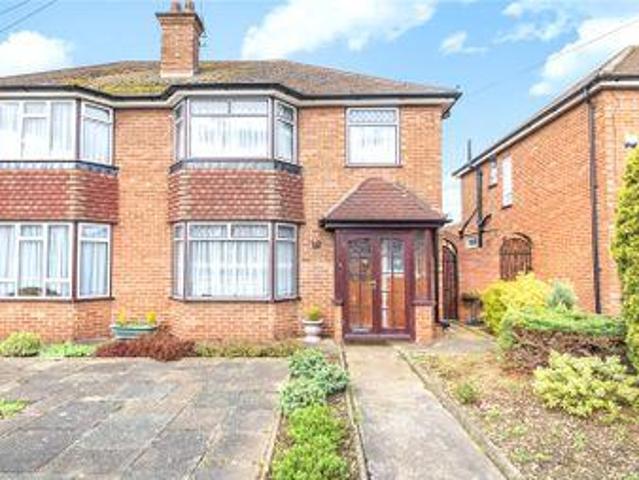 3 Bedrooms Semi detached house for sale in Normans Close, Hillingdon, Middlesex UB8