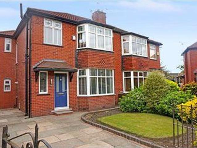 3 Bedrooms Semi detached house for sale in North Circle, Whitefield, Manchester M45