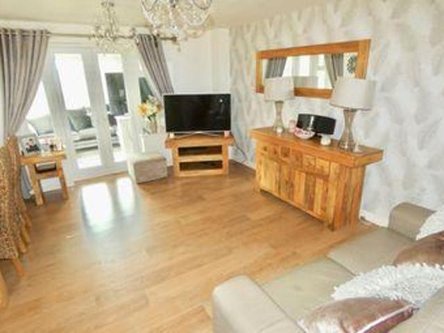 3 Bedrooms Semi detached house for sale in North Dene Park, Chadderton, Oldham OL9