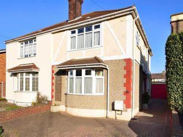 3 Bedrooms Semi detached house for sale in North Street, Hornchurch, Essex RM11