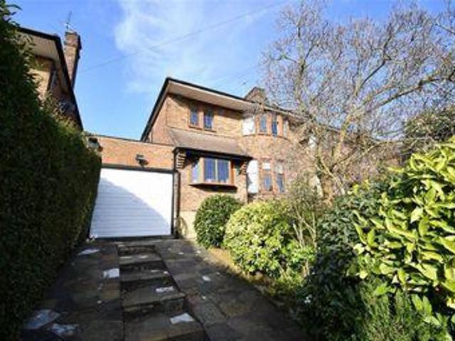 3 Bedrooms Semi detached house for sale in Northiam, London N12
