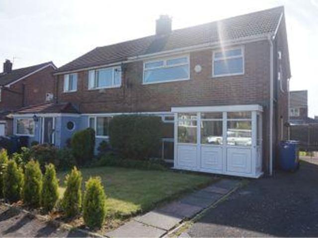 3 Bedrooms Semi detached house for sale in Northlands, Radcliffe, Manchester M26