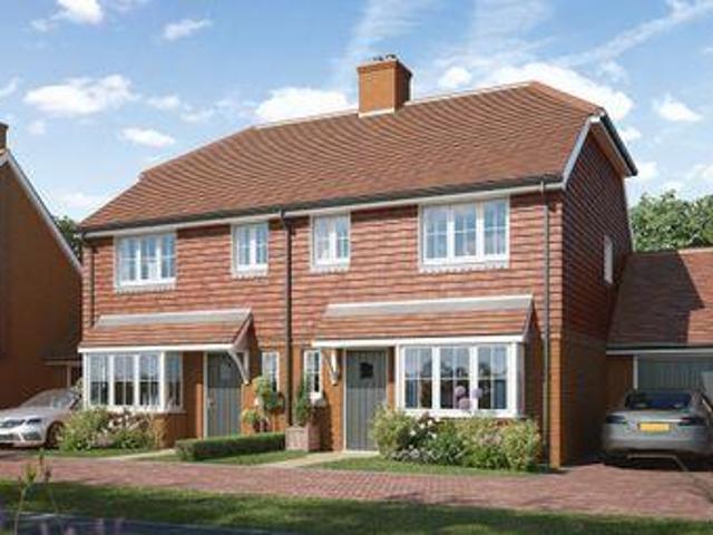 3 Bedrooms Semi detached house for sale in New Road, Hailsham BN27