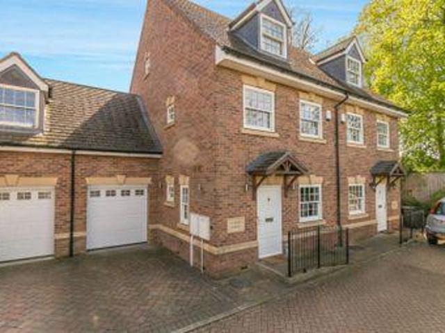 3 Bedrooms Semi detached house for sale in New Town Close, Leicester LE8