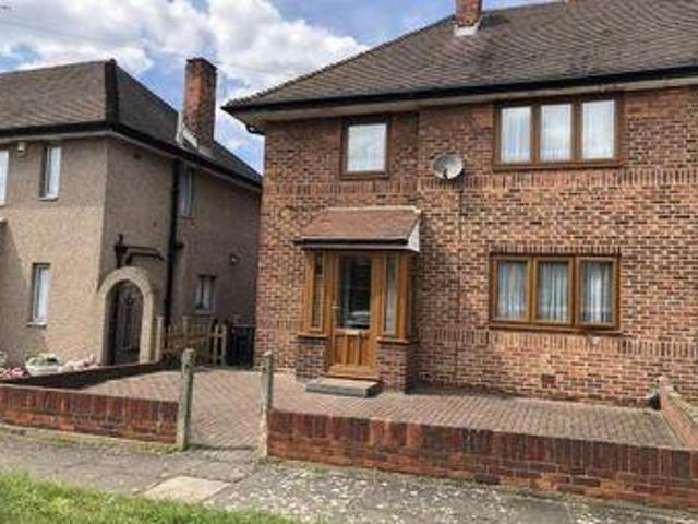 3 Bedrooms Semi detached house for sale in Newbury Park, Ilford, Essex IG2