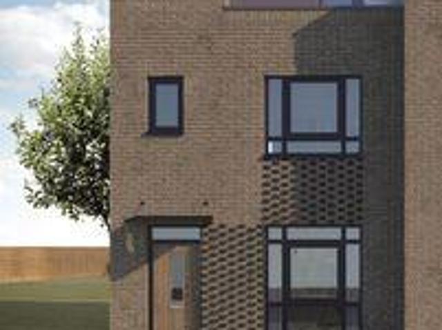 3 Bedrooms Semi detached house for sale in Newport Road, New Bradwell, Milton Keynes MK13
