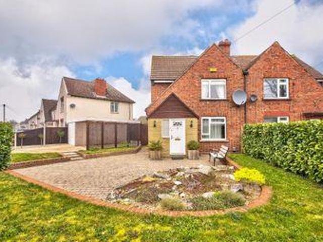 3 Bedrooms Semi detached house for sale in Nicholls Road, Bedford MK42