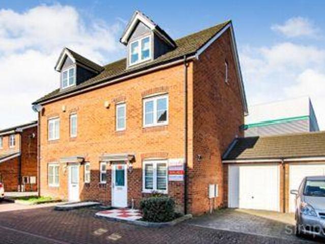 3 Bedrooms Semi detached house for sale in Nine Acres Close, Hayes UB3