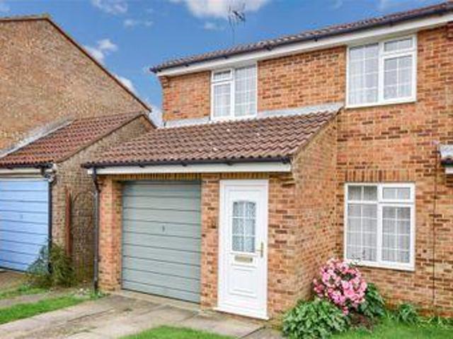 3 Bedrooms Semi detached house for sale in Nutley Close, Ashford, Kent TN24