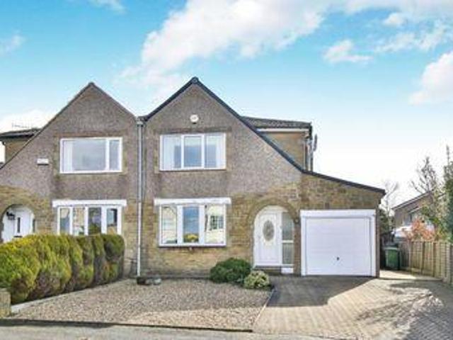 3 Bedrooms Semi detached house for sale in Smithyfield Avenue, Burnley, Lancashire BB10