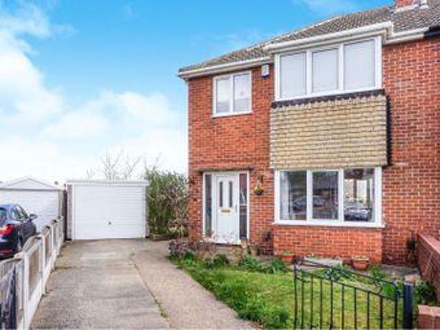 3 Bedrooms Semi detached house for sale in Smithson Avenue, Castleford WF10