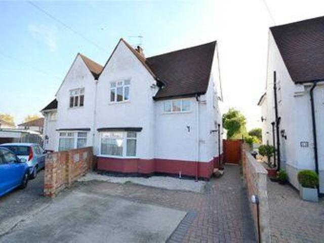 3 Bedrooms Semi detached house for sale in South Close, Cippenham, Slough SL1