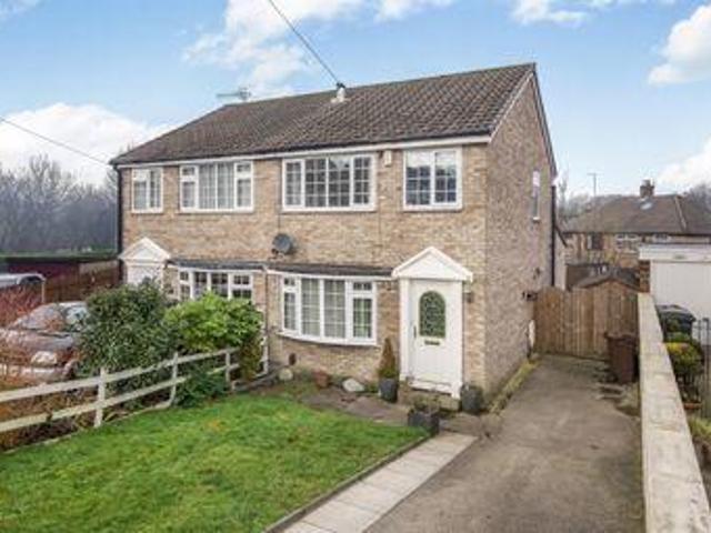 3 Bedrooms Semi detached house for sale in South View Crescent, Yeadon, Leeds LS19