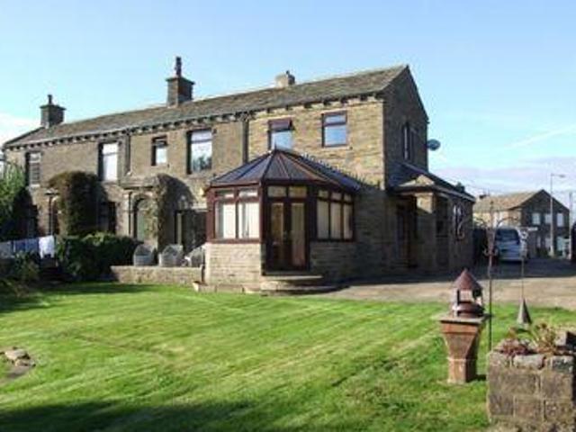 3 Bedrooms Semi detached house for sale in South View, Mountain, Queensbury BD13