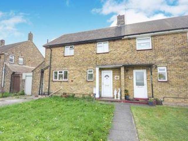 3 Bedrooms Semi detached house for sale in Southend On Sea, Essex SS2