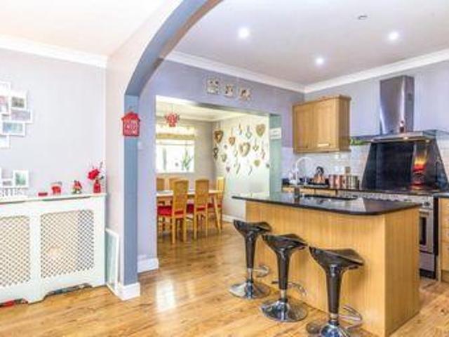 3 Bedrooms Semi detached house for sale in Soloman Road, Rainham, Gillingham, Kent ME8