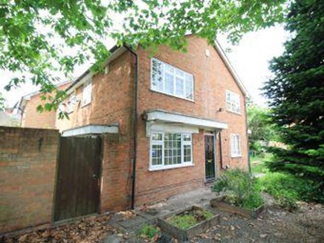 3 Bedrooms Semi detached house for sale in Saxon Green, Nottingham NG7