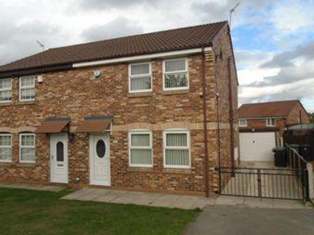 3 Bedrooms Semi detached house for sale in Sanderling Way, Leeds LS10