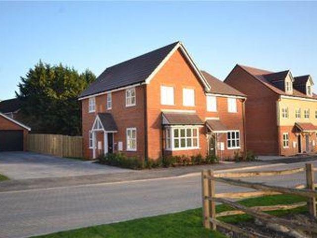 3 Bedrooms Semi detached house for sale in Sandhurst Gardens, High Street, Sandhurst GU47