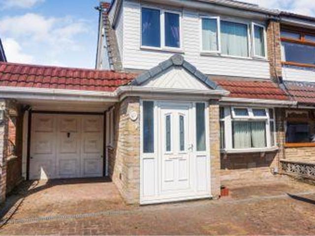 3 Bedrooms Semi detached house for sale in Sandringham Drive, St. Helens WA9