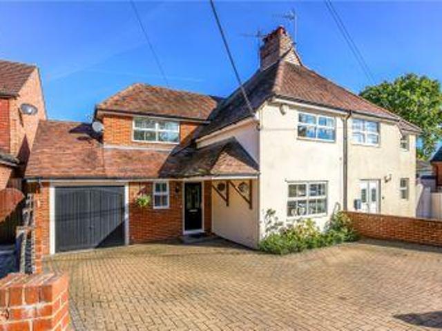 3 Bedrooms Semi detached house for sale in Sandy Lane, Church Crookham, Fleet GU52