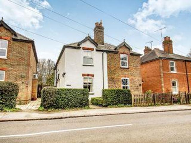 3 Bedrooms Semi detached house for sale in School Lane, Pirbright GU24