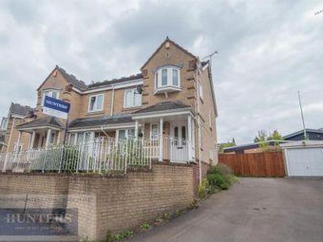 3 Bedrooms Semi detached house for sale in Scholars Walk, Bradford BD2