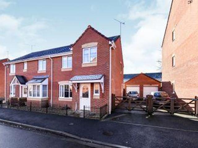 3 Bedrooms Semi detached house for sale in Severn Drive, Taunton TA1