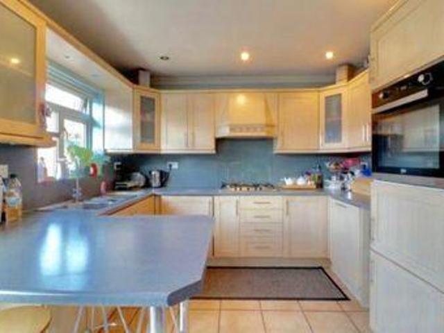 3 Bedrooms Semi detached house for sale in Seaton Road, Hayes UB3