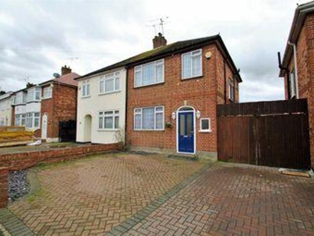 3 Bedrooms Semi detached house for sale in Sedgwick Ave, Hillingdon, Middlesex UB10