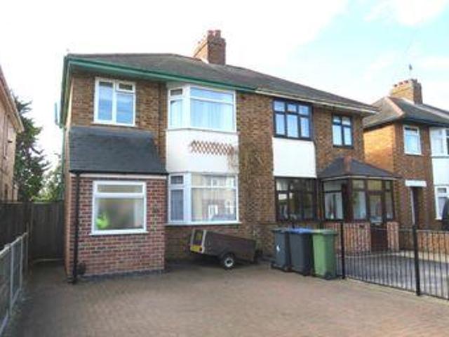 3 Bedrooms Semi detached house for sale in Shuckburgh Crescent, Rugby CV22