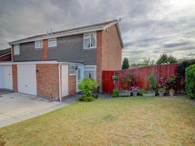 3 Bedrooms Semi detached house for sale in Sharnwood Drive, Calcot, Reading RG31