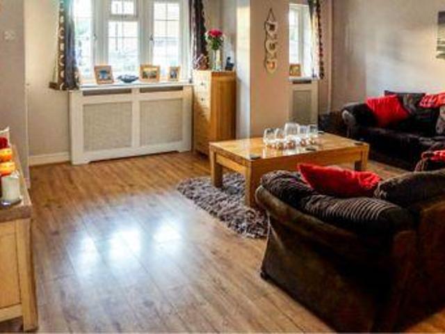 3 Bedrooms Semi detached house for sale in Sheerwold Close, Swindon SN3