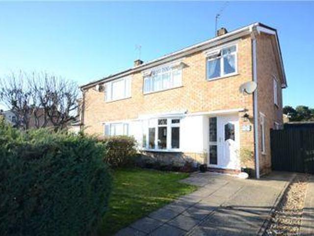 3 Bedrooms Semi detached house for sale in Shepherds Walk, Farnborough, Hampshire GU14