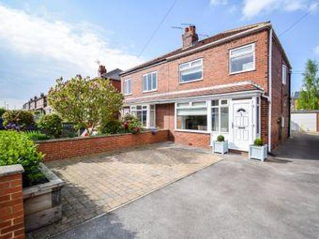 3 Bedrooms Semi detached house for sale in Silcoates Lane, Wrenthorpe, Wakefield WF2
