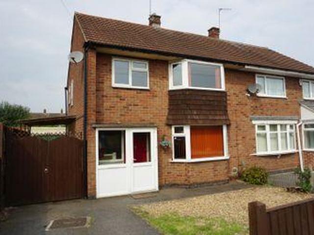 3 Bedrooms Semi detached house for sale in Silverdale Drive, Leicester LE4