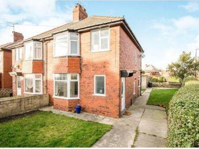 3 Bedrooms Semi detached house for sale in Silverfields Road, Harrogate, North Yorkshire. HG1