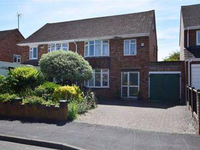 3 Bedrooms Semi detached house for sale in Simmonds Road, Hucclecote, Gloucester GL3