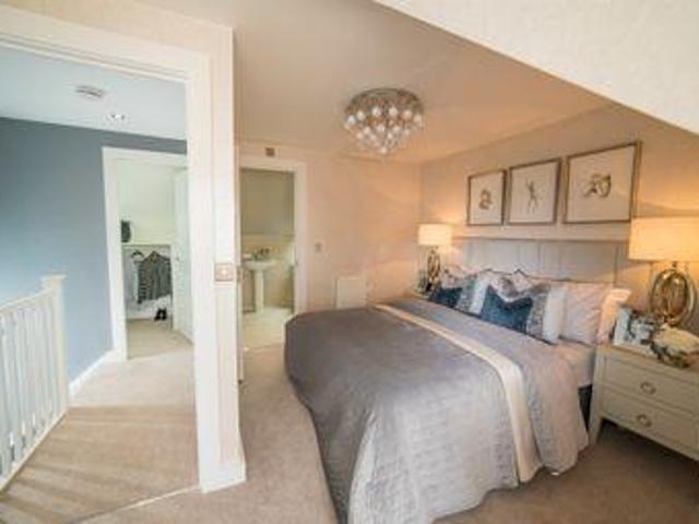 3 Bedrooms Semi detached house for sale in Simmons Way, Lane End, High Wycombe HP14
