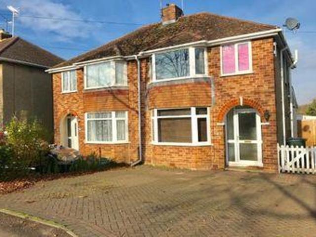 3 Bedrooms Semi detached house for sale in Sinclair Avenue, Banbury, Oxfordshire OX16