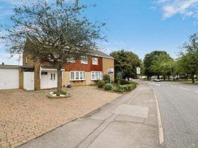 3 Bedrooms Semi detached house for sale in Sparrows Herne, Basildon SS16