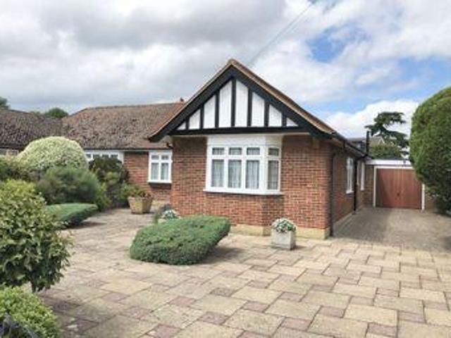 3 Bedrooms Semi detached house for sale in Spring Avenue, Egham TW20