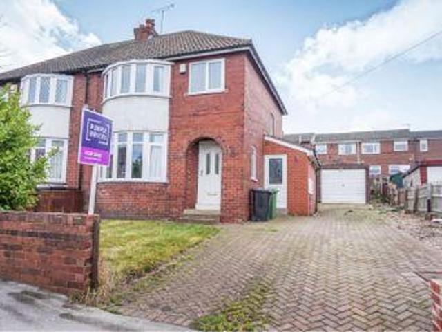 3 Bedrooms Semi detached house for sale in Spring Avenue, Leeds LS27