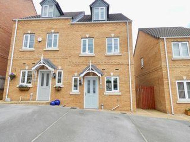 3 Bedrooms Semi detached house for sale in Springfield Avenue, Lofthouse, Wakefield WF3
