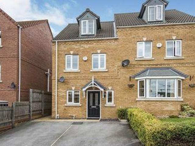 3 Bedrooms Semi detached house for sale in Springfield Avenue, Lofthouse, Wakefield WF3
