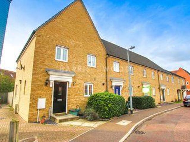 3 Bedrooms Semi detached house for sale in Springham Drive, Colchester CO4