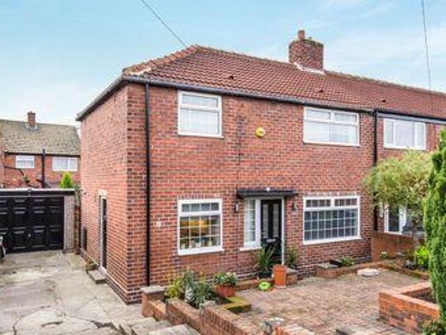 3 Bedrooms Semi detached house for sale in Springwell Avenue, Swillington, Leeds LS26
