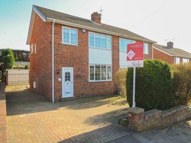 3 Bedrooms Semi detached house for sale in Stuart Close, Chesterfield S41